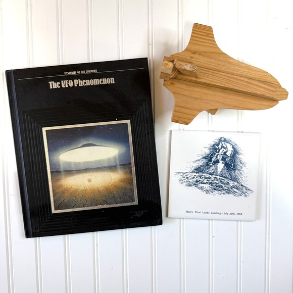 Nasa | Accents | Vintage Space Bundle Ufo Apollo And Nasainspired Decor ...